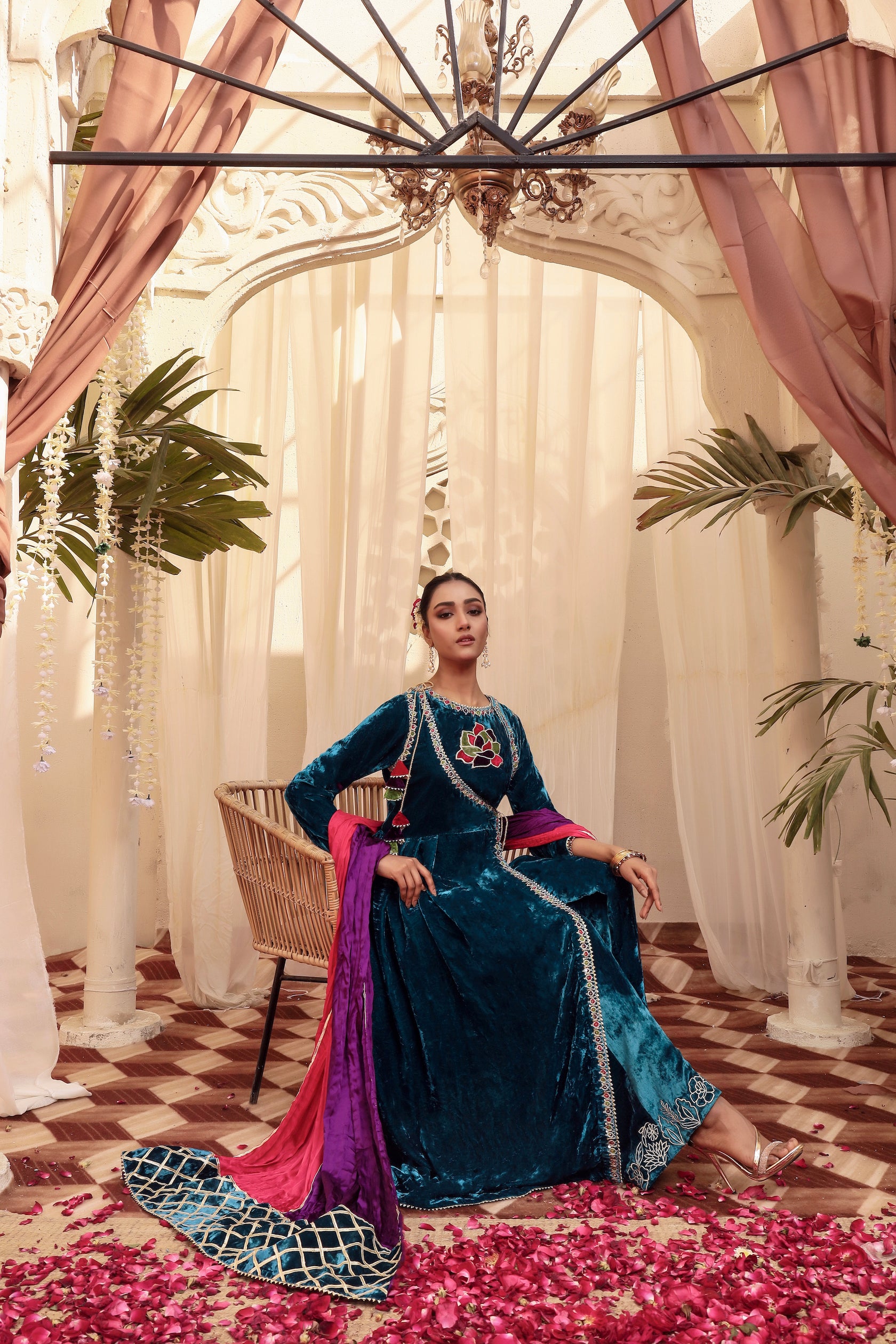 FOUZIA ANGARKHA, TROUSERS IN SILK VELVET AND DUPATTA IN SILK – MARIAM SURI